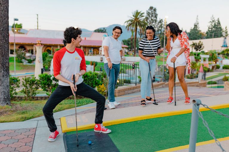 Miniature Golf - Bullwinkles - Upland